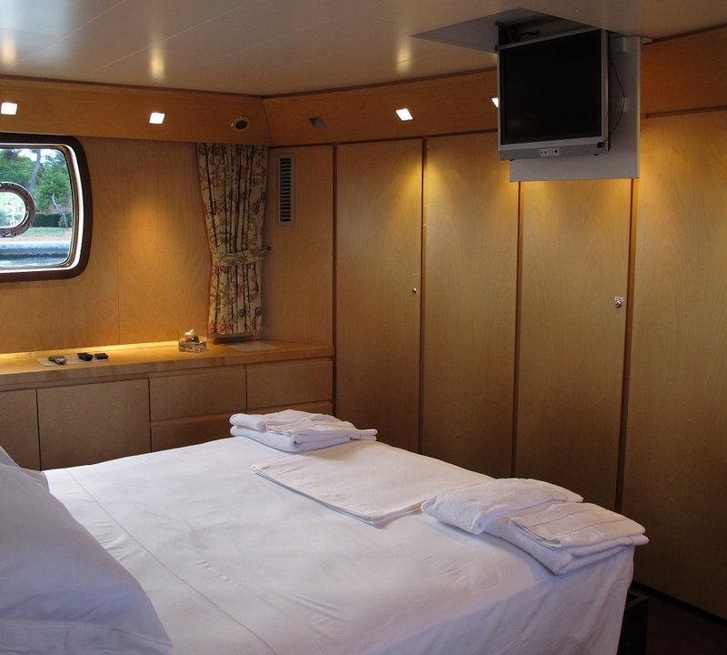 Tv Image Gallery – Luxury Yacht Browser | by CHARTERWORLD Superyacht ...